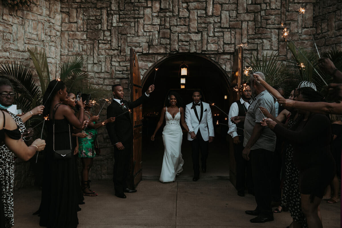 Richmond Area Weddings | Potomac Point Winery & Vineyard | Dominique ...