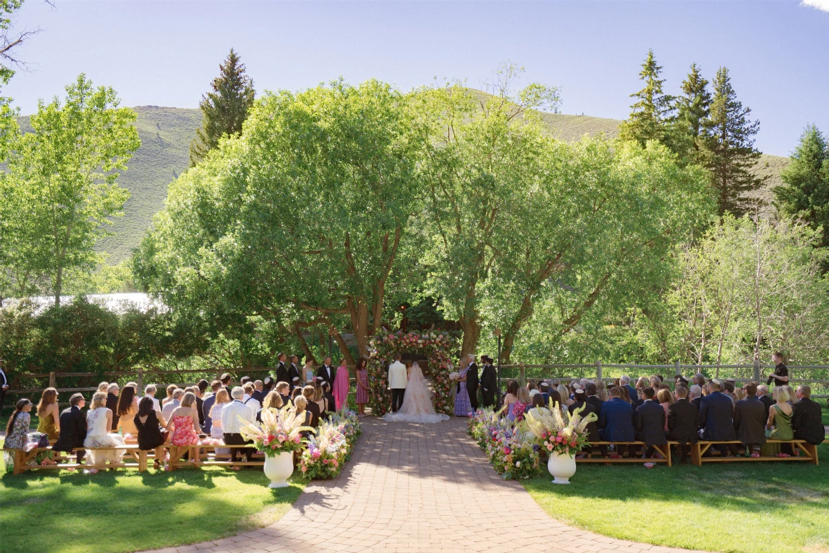 Boise Area Weddings | Trail Creek Cabin | Elle & Logan